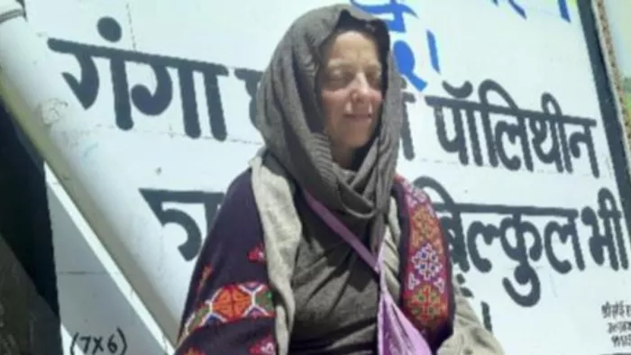 इटली से आई इजाबेला ने गंगोत्री में किया ललिता सहस्रनाम पाठ, गंगा घाटों ...
