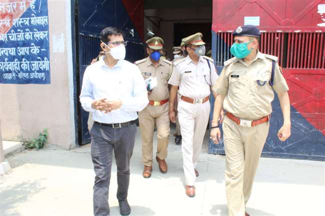 Azamgarh के नवागत DM ने एसपी संग किया राजकीय मेडिकल कॉलेज का निरीक्षण ...