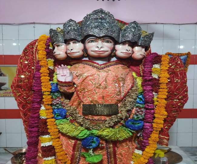 Bada Mangal 2021: लखनऊ में पहले बड़े मंगल पर प्रतिबंधों के बीच मंदिर के ...