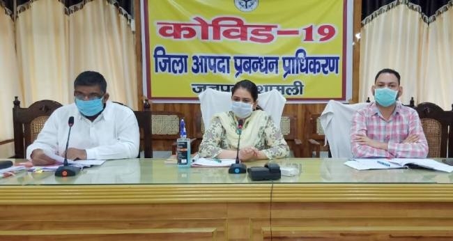 पौधारोपण के लक्ष्य को पूर्ण करें सभी विभाग डीएम - dm ordered for ...