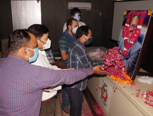 आनंद अस्पताल में हरिओम आनंद को दी श्रद्धांजलि