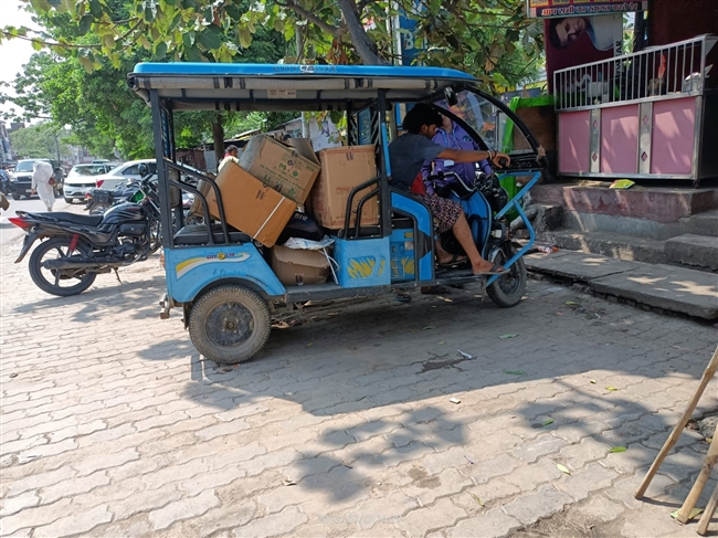 यातायात व्यवस्था के लिए चुनौती बने ई-रिक्शा - E-rickshaw became a ...