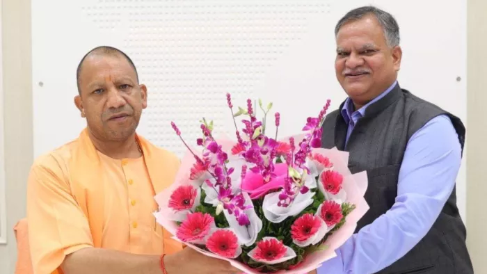 Chief Secretary of UP: कौन हैं IAS मनोज कुमार सिंह, जिन्हें CM योगी ने ...