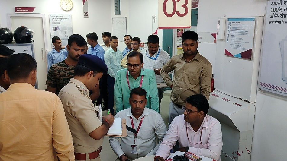 Bank Loot: बिहार के शेखपुरा में एक्सिस बैंक से 29 लाख की लूट, CCTV में ...