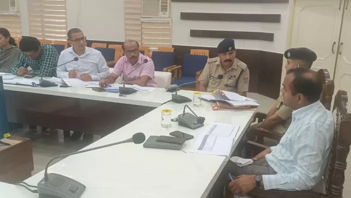 जनसुनवाई में लापरवाही! हरिद्वार DM की सख्त कार्रवाई, दो तहसीलदार सहित ...