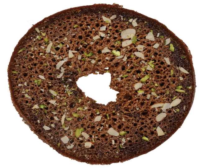 Rakshabandhan: लाखों की जॉब छोड़ प्रणव बना रहे चॉकलेट घेवर Aligarh news ...