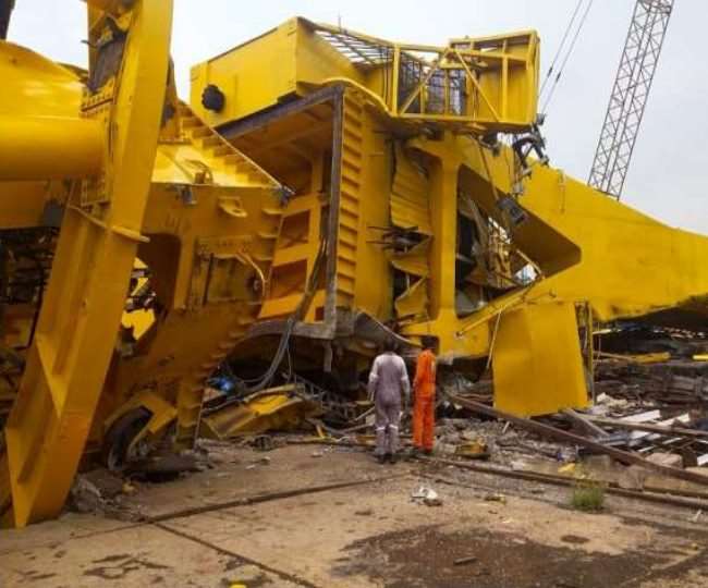 VIDEO Andhra Pradesh Crane Collapse- विशाखापत्तनम में क्रेन गिरने से ...