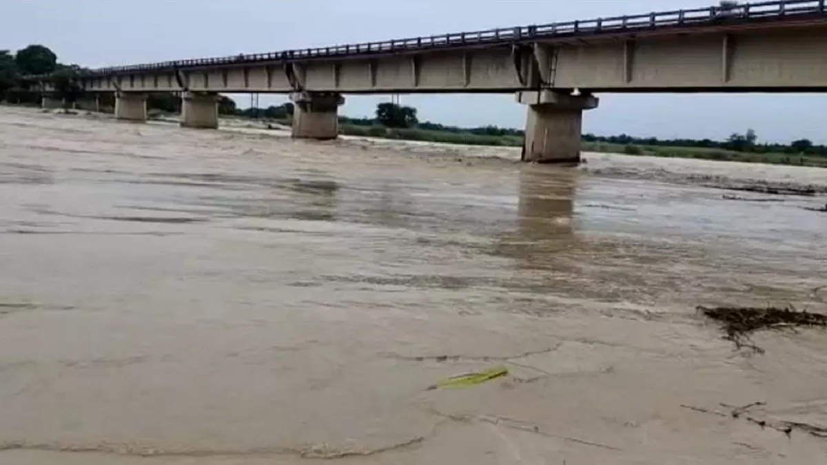 Bihar Flood: मधुबनी में बाढ़, कमला-बलान नदी का जलस्तर खतरे के निशान से ...