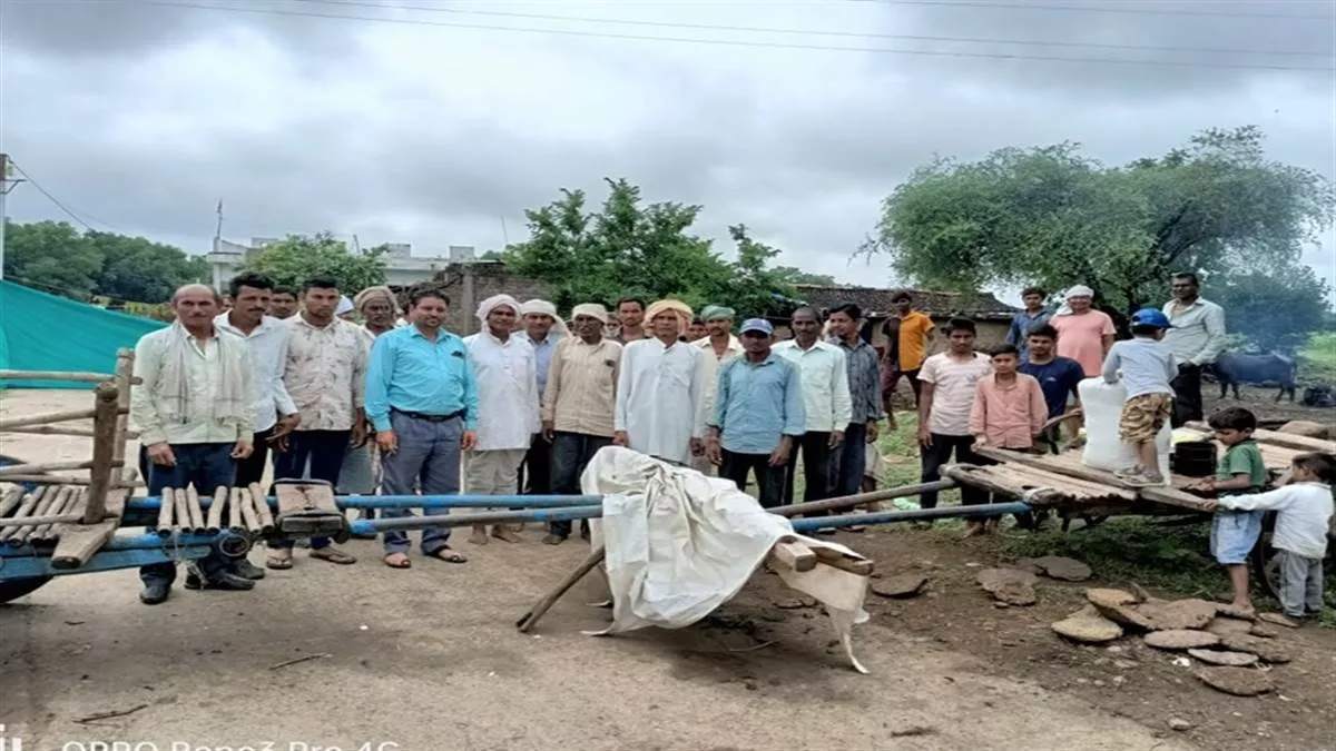 Madhya Pradesh में सामने आया अजीबोगरीब मामला, गांव ने खुद को घरों में ...