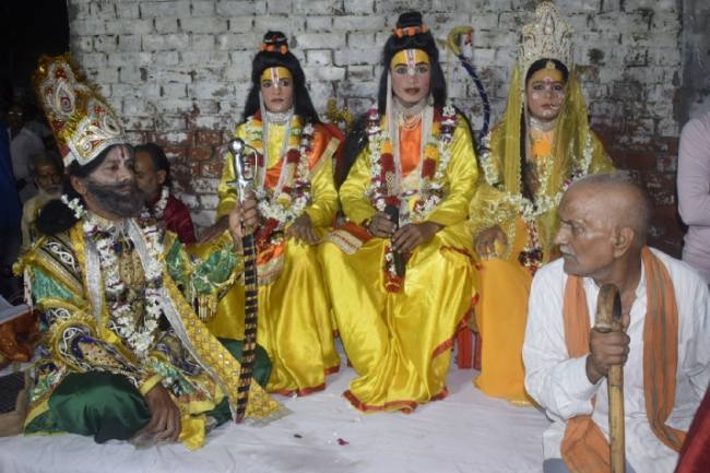 केवट राम रजायसु पावा, पानी कठौता भरि लै आवा - Kewat Ram Rajayasu Paava ...