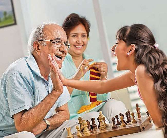 World elders day 2021 उम्र तो बस एक आंकड़ा है बुढ़ापे का संबंध ऐज से कम ...