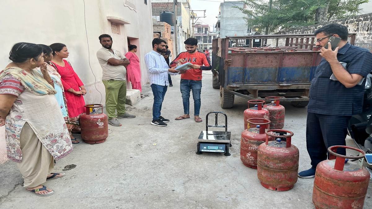 भिवानी में घरेलू गैस सिलेंडर घोटाला, चार किलोग्राम तक कम मिला तोल ...