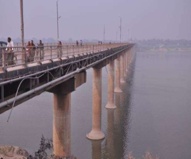 Shastri Bridge of Prayagraj : भारी पड़ रहे ओवरलोड वाहन, पुल अक्‍सर ...
