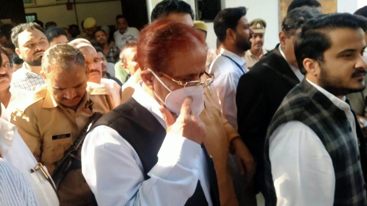 Hate Speech मामले में सजा के बाद Azam Khan बेटे अब्दुल्ला के साथ ...