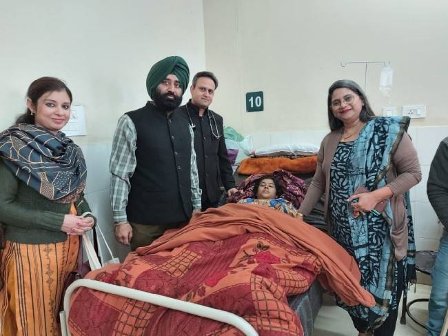 दूरबीन से महिला की बच्चेदानी से निकाली 80 एमएम की रसोली