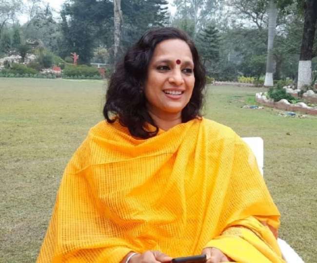 भगवा वस्‍त्र पहन आफिस पहुंचीं तेजतर्रार आइपीएस भारती अरोड़ा, अब वृंदावन ...