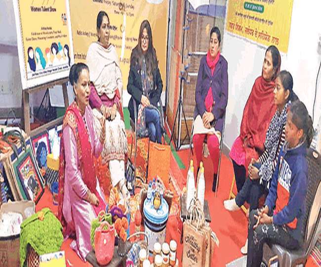 जालंधर के विरसा विहार में हेल्प ग्रुप की महिलाओं ने किया कला का ...
