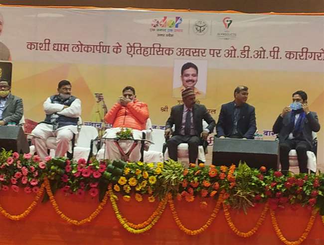 वाराणसी में टूल किट पाकर 1000 लाभार्थियों के चेहरे खिले, 15 युवाओं को ...