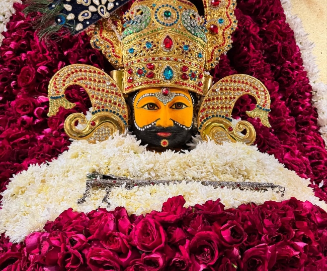 Khatu Shyam Aarti: पूजा में जरूर करें खाटू श्याम जी की आरती, भर-भरकर ...