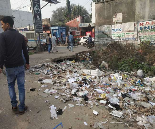 पश्चिम चंपारण में कचरा बाल्टी पर तीन करोड़ खर्च फिर भी स्वच्छता पर नहीं ...