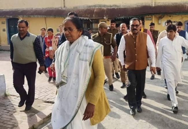 माध्यमिक शिक्षा राज्यमंत्री ने परीक्षा केंद्रों का निरीक्षण कर देखीं ...