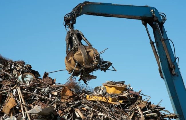 स्क्रैप कारोबारी ने फैक्ट्री प्रबंधन पर लगाया धमकाने का आरोप - Scrap ...