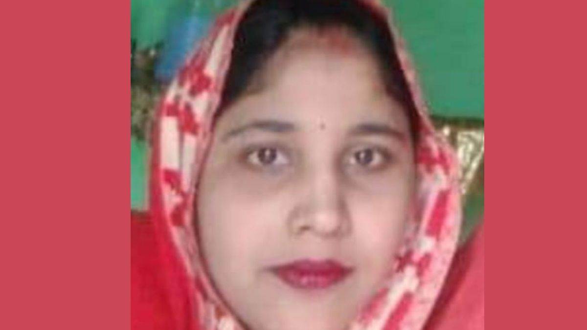 Delhi मोबाइल झपटने आए बदमाश से भिड़ी महिला मोटरसाइकिल से खींचकर ... Delhi मोबाइल झपटने आए बदमाश से भिड़ी महिला मोटरसाइकिल से खींचकर ...