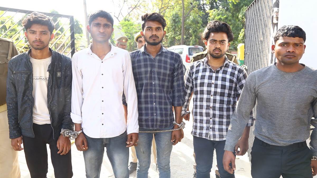 Ghaziabad: दो कारोबारियों को लूटने वाले गिरोह के 5 बदमाश गिरफ्तार, जेल से छूटने के बाद सरगना ने ...