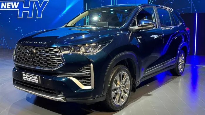 Toyota Innova Hycross: नई हाईक्रॉस VXO ट्रिम के आते ही बढ़ गया इस गाड़ी ...