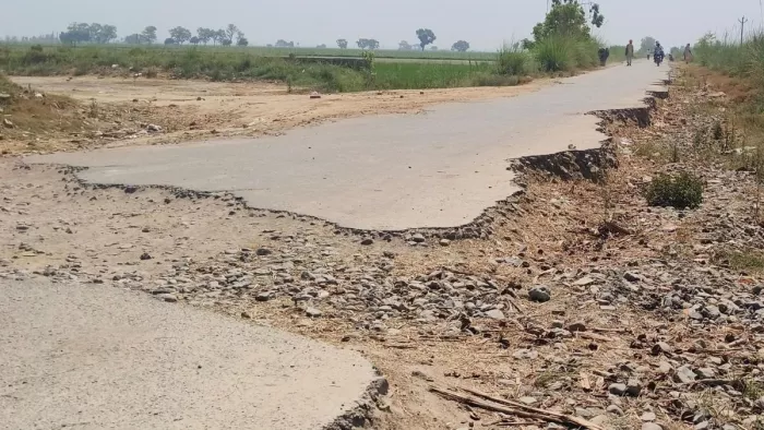 मेरठ में गंगा पुल के आवागमन में रुकावट खत्म, अप्रोच रोड की मरम्मत के ...