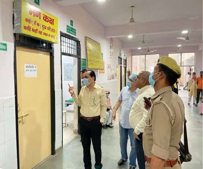 Amroha News: जिलाधिकारी की सख्‍ती का असर, अस्‍पतालों में समय से पहुंचने ...