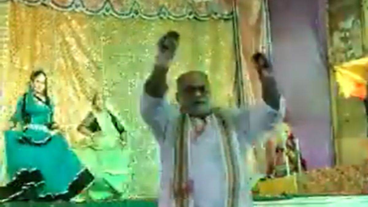Vidisha news MLA Umakant Sharma danced fiercely in front of stage watch ...