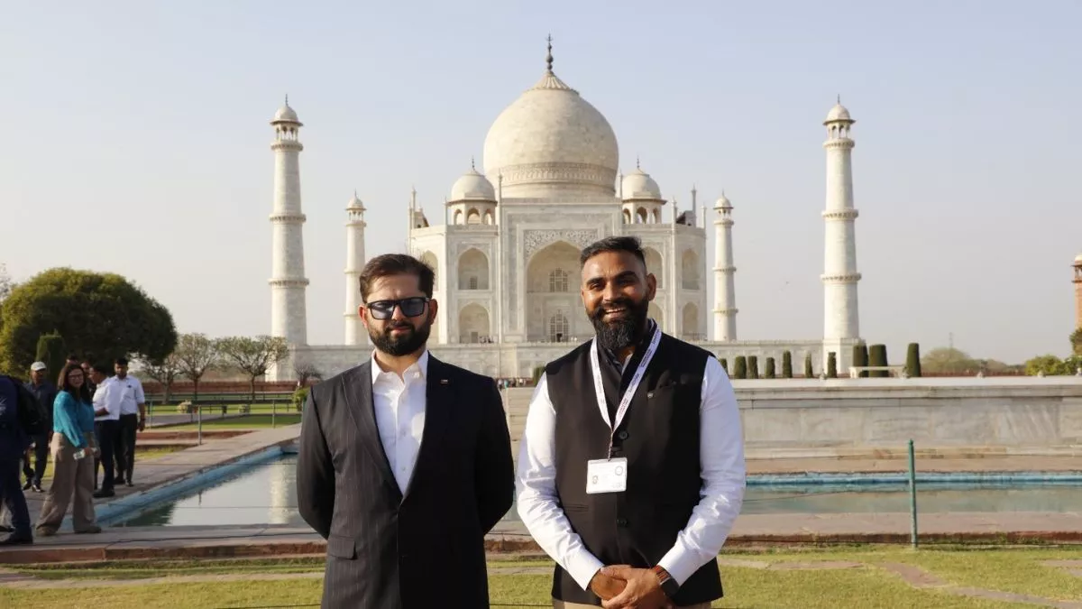 चिली के राष्ट्रपति गैब्रियल बोरिच फाेंत ने देखा ताजमहल, बताया- मानवता ...