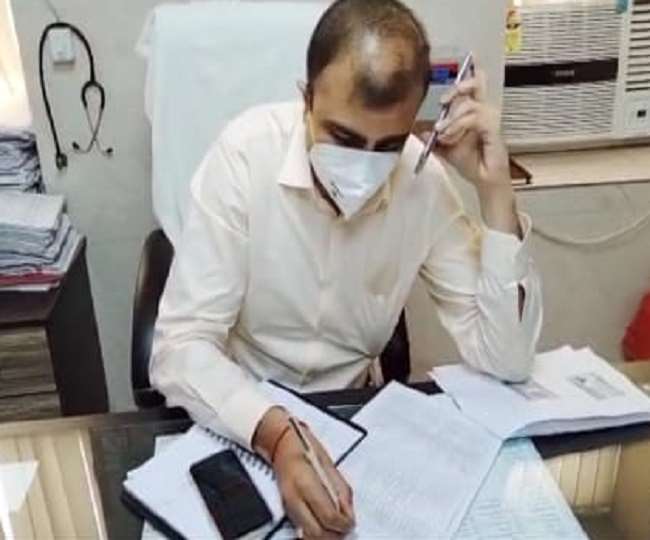 Hello...मैं लखनऊ DM बोल रहा हूं, आपको दवाई मिली कि नहीं; फोन पर जाना ...