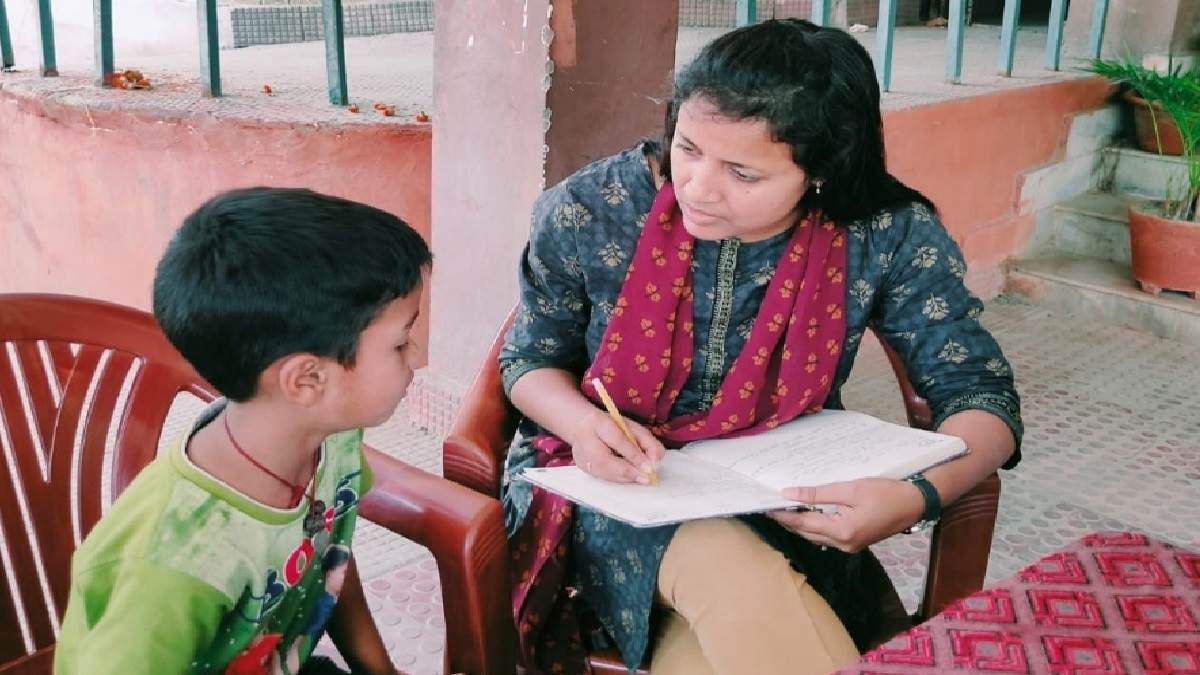 आप मेरी मां को बचा लीजिए...'', रोते हुए 2 किलोमीटर पैदल चलकर पुल‍िस ...