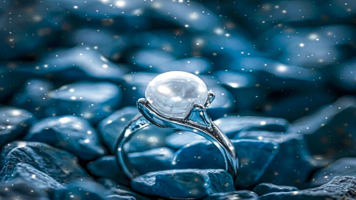 Moonstone Benefits: इस नाम के जातक जरूर धारण करें मून स्टोन, मन मुताबिक ...