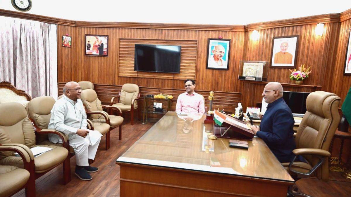 Ranchi:बन्ना के खिलाफ शिकायतों का पुलिंदा लेकर राज्यपाल से मिले सरयू ...