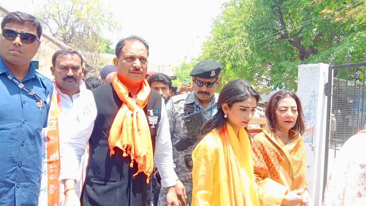 Rajiv Pratap Rudy: राजीव प्रताप रूडी ने सारण सीट से किया नामांकन, पत्नी ...