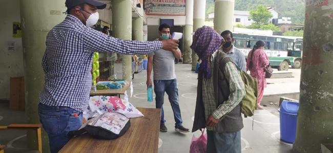 दूसरी दिन दिखी सवारियां, 87 रूट पर चली एचआटीसी बस - Thermal scanning of ...