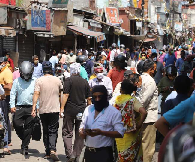 देहरादून में थोक की दुकानों पर जमघट कोरोना से बचाव के नियम तार-तार ...