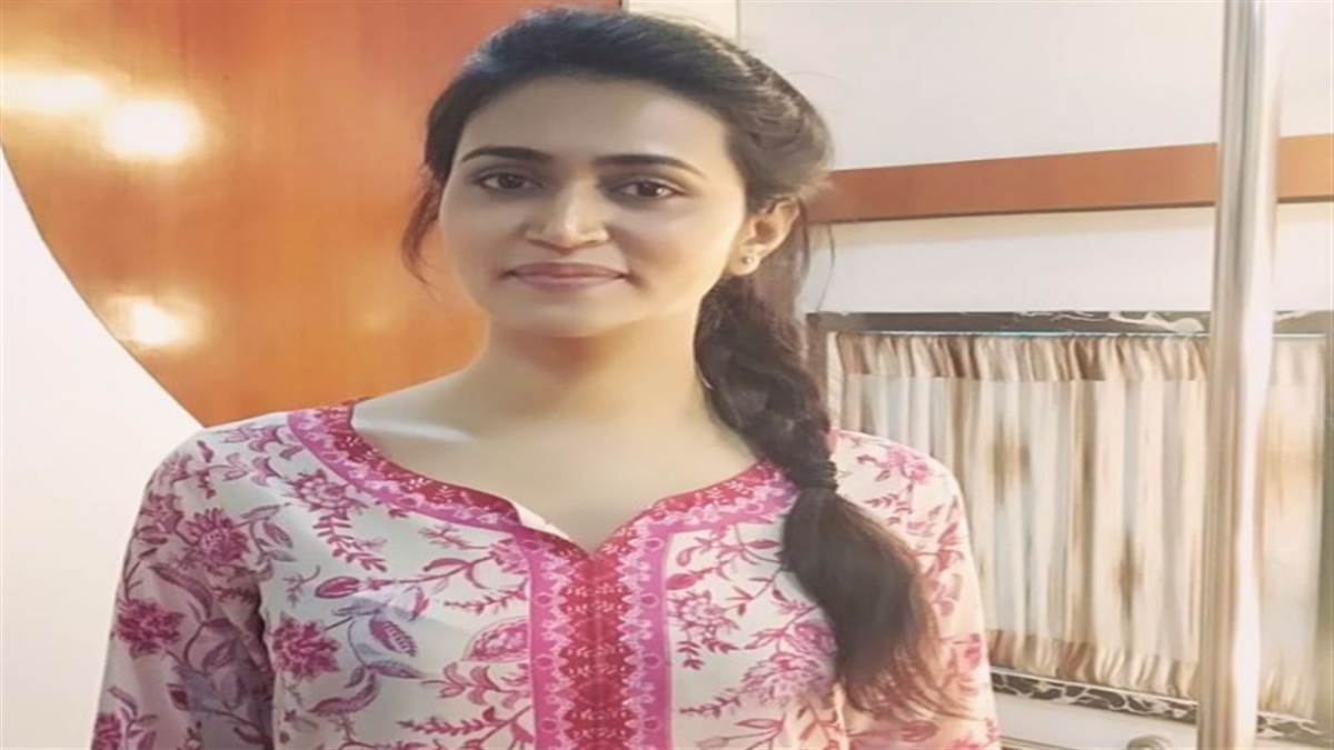 Panchayat 2: 'रिंकी' की बोल्ड तस्वीरें देख हैरान रह गए लोग, बोले- अब तो ...