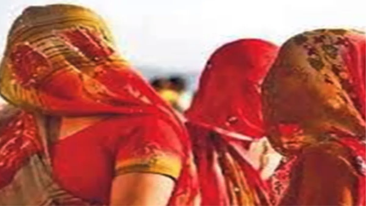 बिहार: बीच सड़क महिलाओं और लड़कियों के साथ किया गंदा काम, विरोध करने पर ...