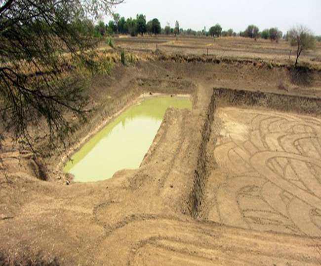 गोड्डा में बाइक और स्कूटी से खोद दिए तालाब वजह जानकर हो जाएंगे हैरान ...