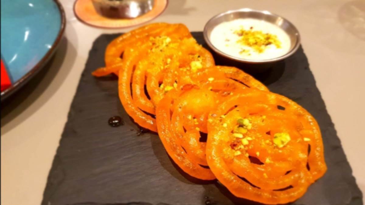 Famous Food of Bareilly: बरेली का झुमका ही नहीं, स्वाल-आलू और दही-जलेबी ...