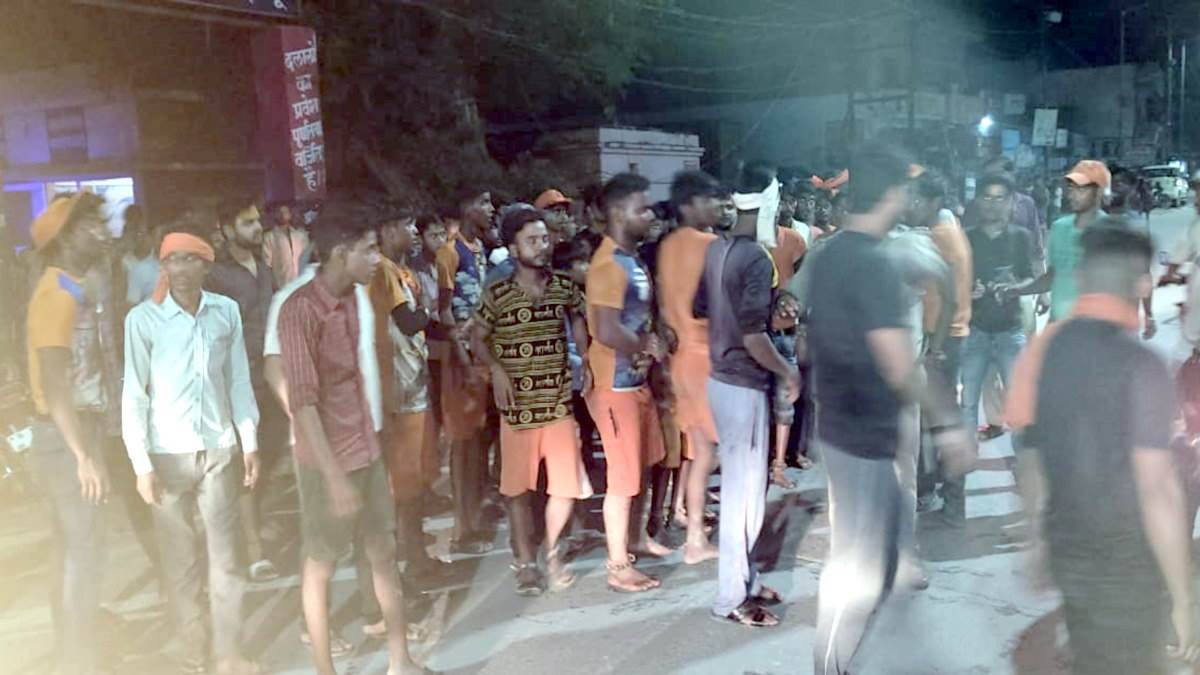 Badaun News: कांवड़ियों पर पथराव मामले में 25 नामजद व कई अज्ञात पर ...