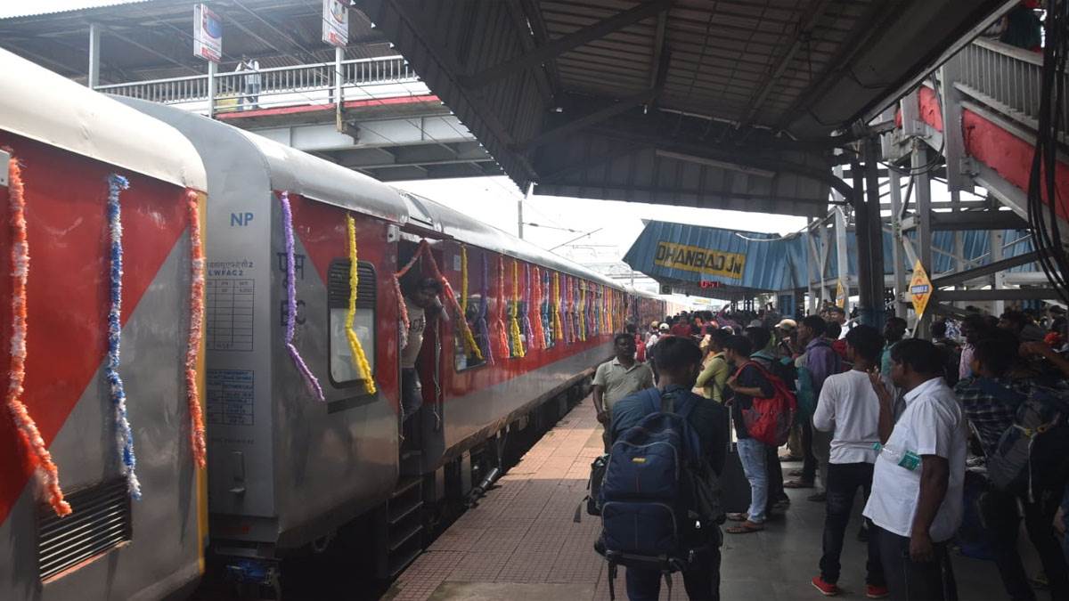 नई मुसीबत... Alleppey Express में स्लीपर की 186 घटीं, एडजस्ट को रेलवे ...