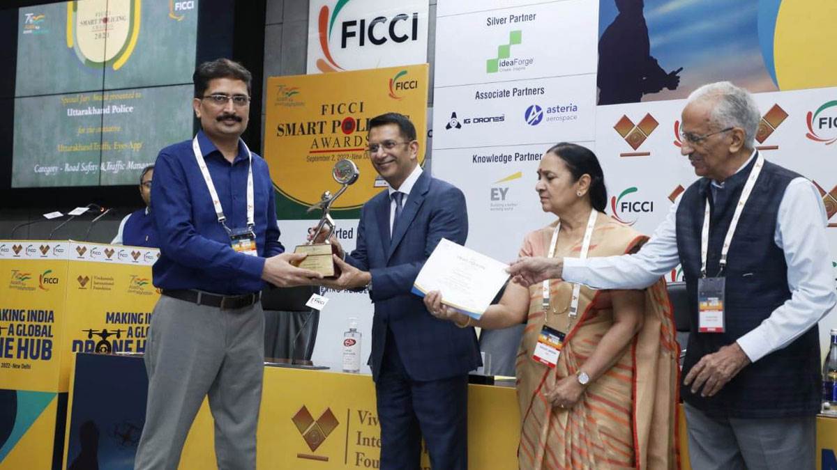 Uttarakhand News: आइजी केवल खुराना और एसएसपी अजय सिंह को स्मार्ट पुलिस ...