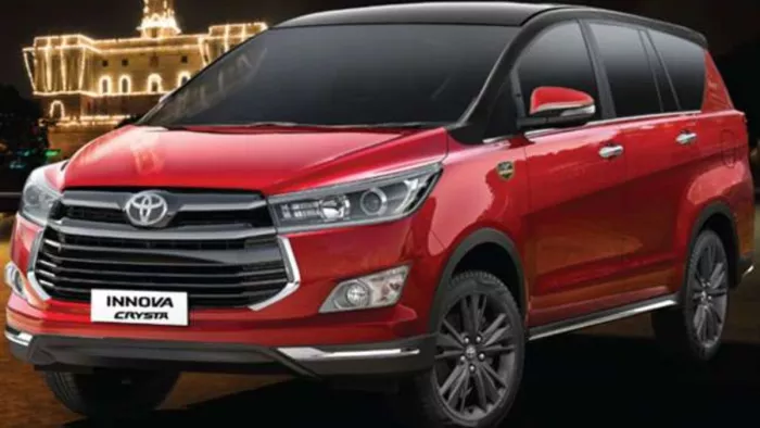 त्योहारी सीजन में धूम मचाने आ गई है Toyota Innova Crysta Limited ...