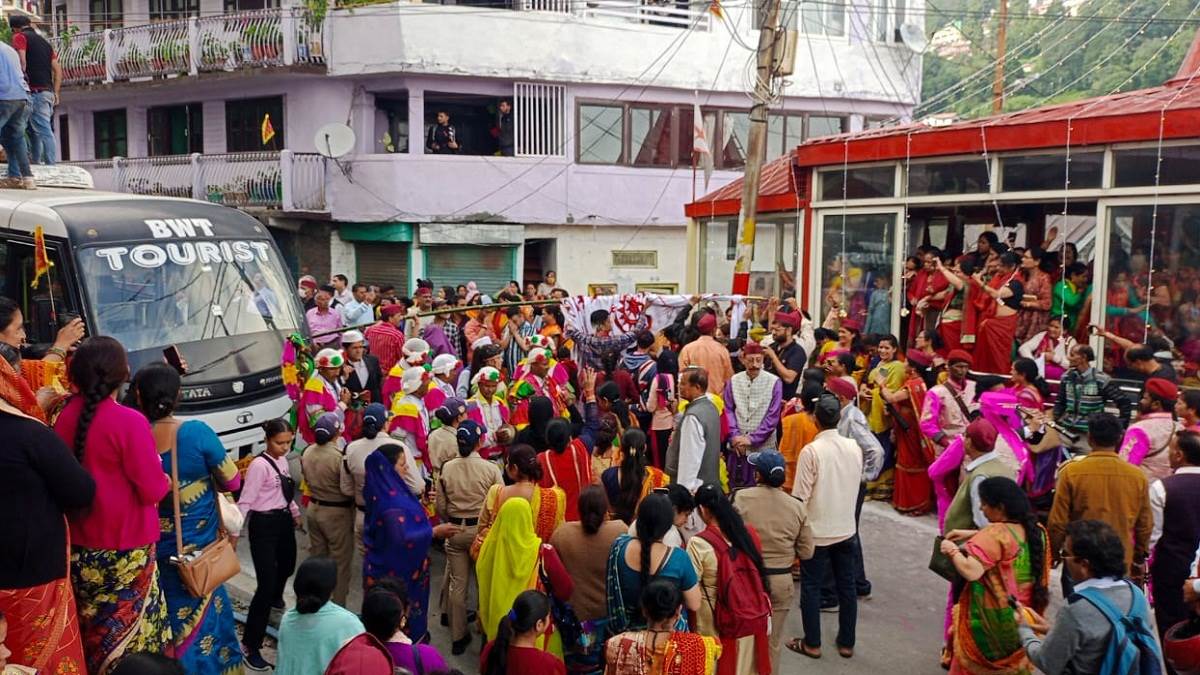 Nainital News : कदली वृक्ष लेकर पहुंचे भक्त, कल होगा मां नंदा-सुनंदा की ...