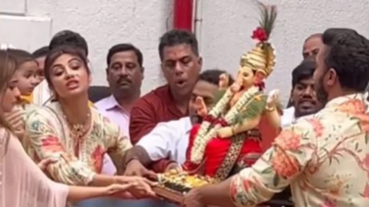 Shilpa Shetty Ganpati Visarjan: शिल्पा शेट्टी ने घर में ही किया गणपति बप्पा का विसर्जन, राज ...